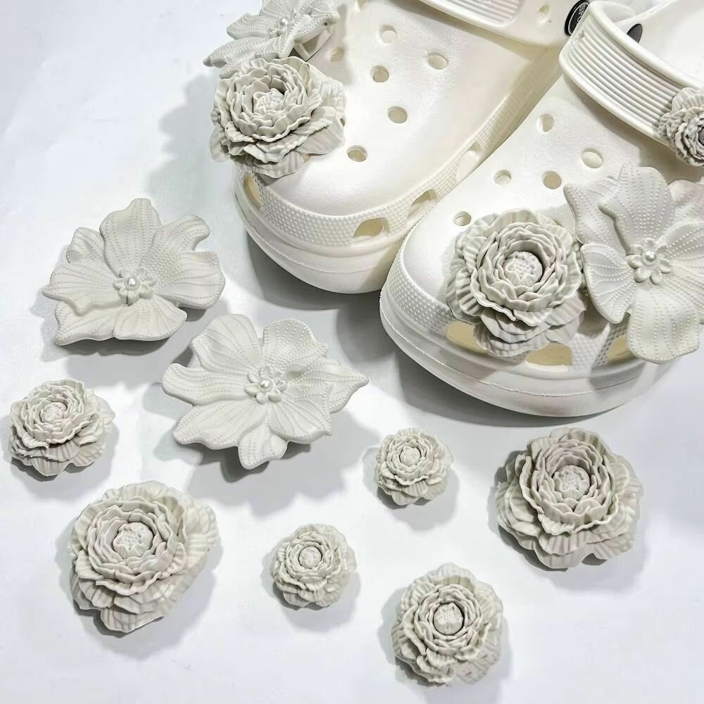 Джибитсы 3D "Белые розы" для crocs, сабо, джиббитсы для крокс