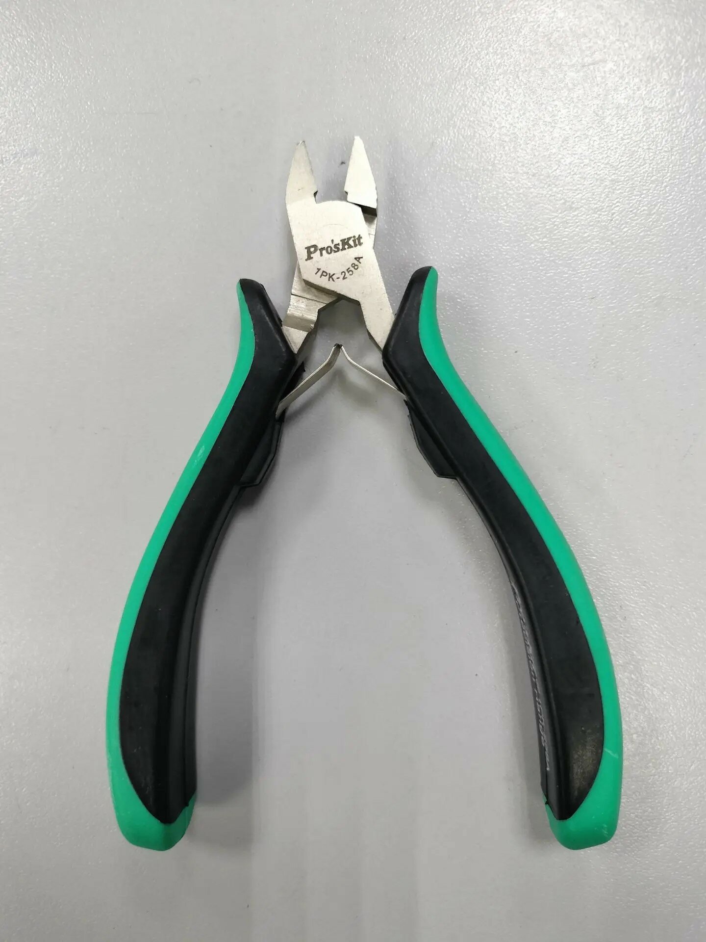 Кусачки диагональные 1PK-258A PROSKIT из стали с возвратной пружиной, 125 мм, резка проволоки диаметром до 1 мм