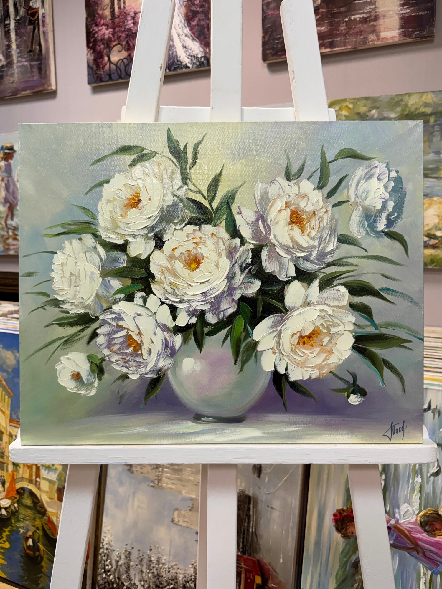 Картина маслом от художника, Белые пионы в вазе 40x50 см. Художественная мастерская Грёзы.