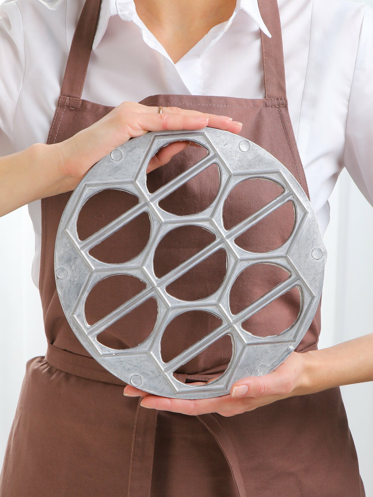 Варенница металлическая 25 см серебряная для лепки вареников и пельменей, кухонный аксессуар, производство Россия