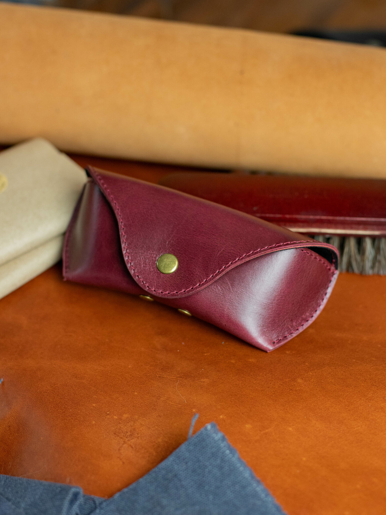 Футляр Konkovstudio, для очков, натуральная кожа, бордовый, с кнопкой