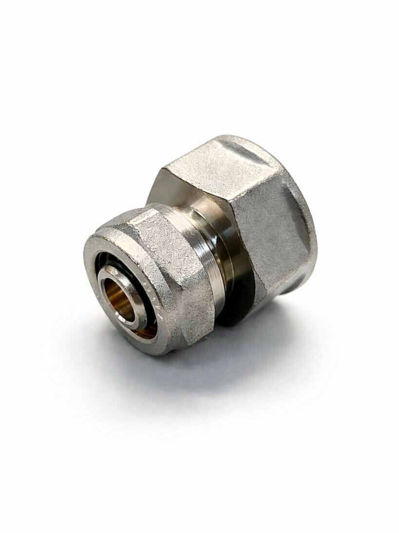 Муфта соединительная 16 x 3/4" с внутренней резьбой обжимная для металлопластиковой трубы