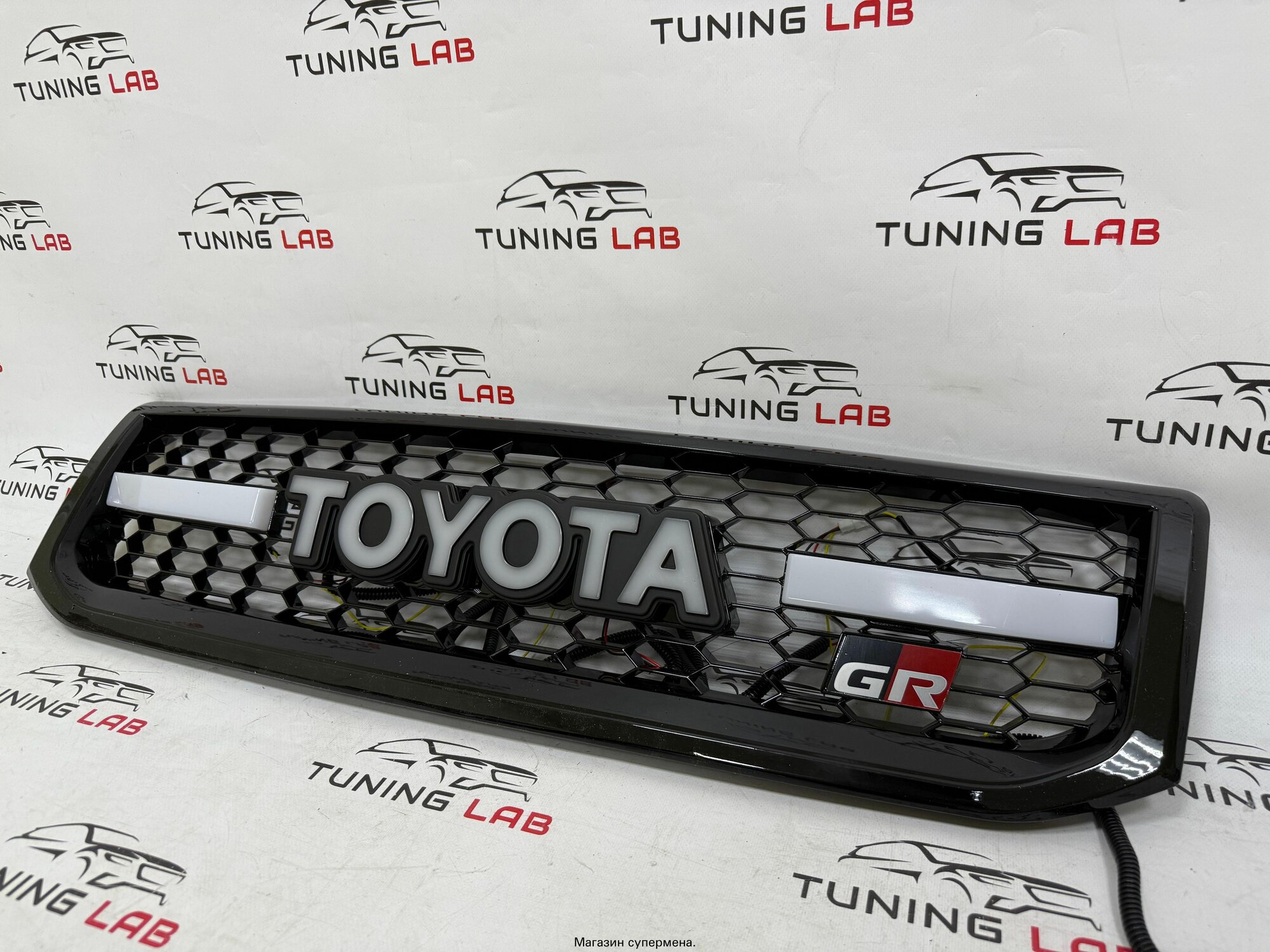Решетка радиатора Toyota Land Cruiser Prado 120 (2002-2009) LC300GR FULL LED ABS пластик чёрная в штатные места