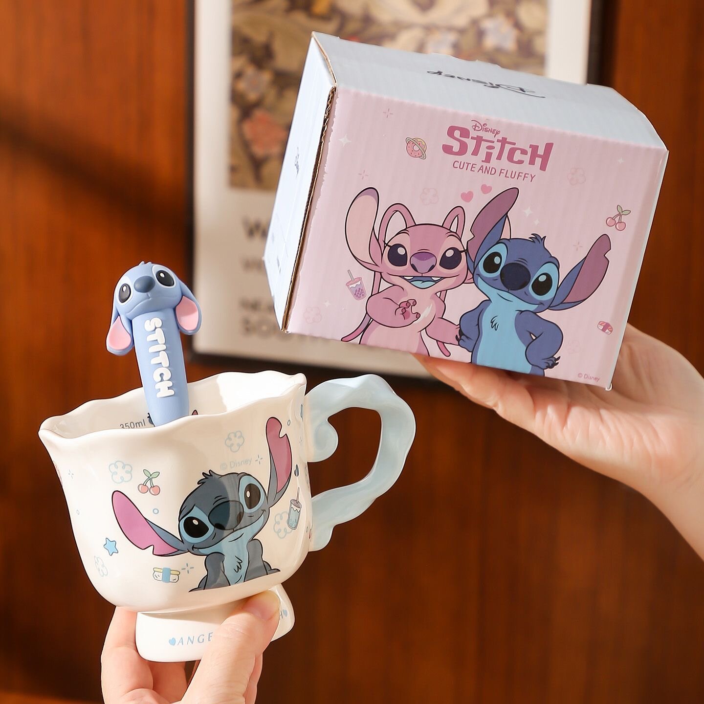 Керамическая кружка Stitch 450 мл с ложкой и шкалой объёма — для микроволновки, подарок фанату Disney