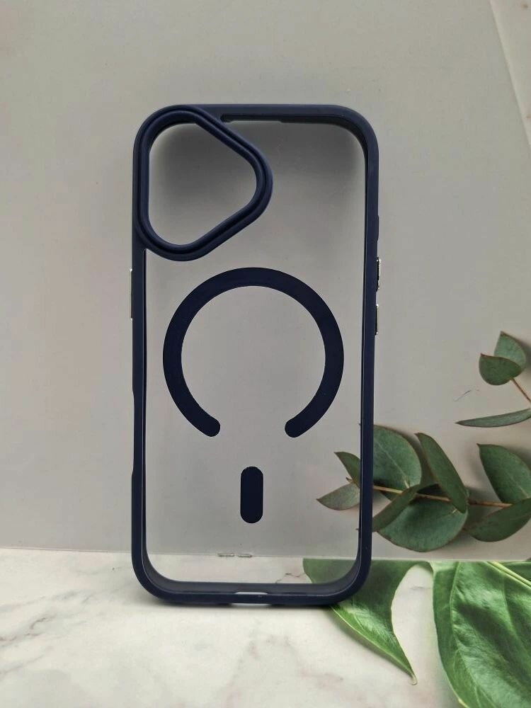 Пластиковый чехол на iPhone 17 защитный