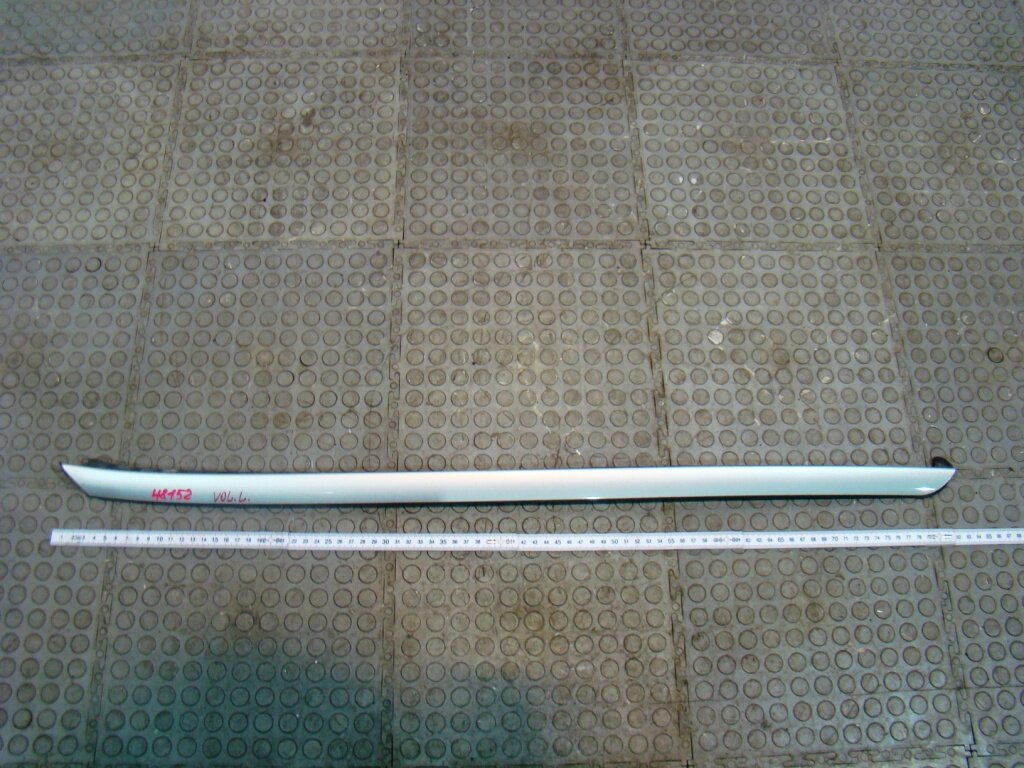 Volvo XC60 Молдинг лобового стекла левый 39803231