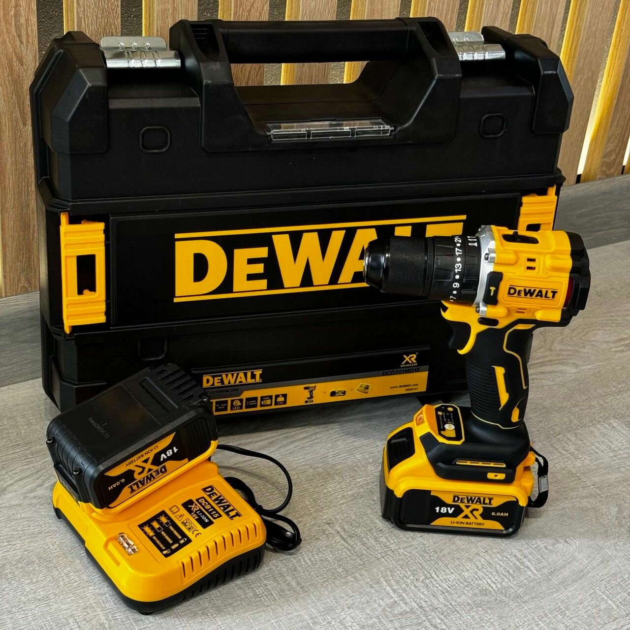 Дрель-шуруповерт DeWALT 18 V / Шуруповерт бесщеточный ударный 18 В