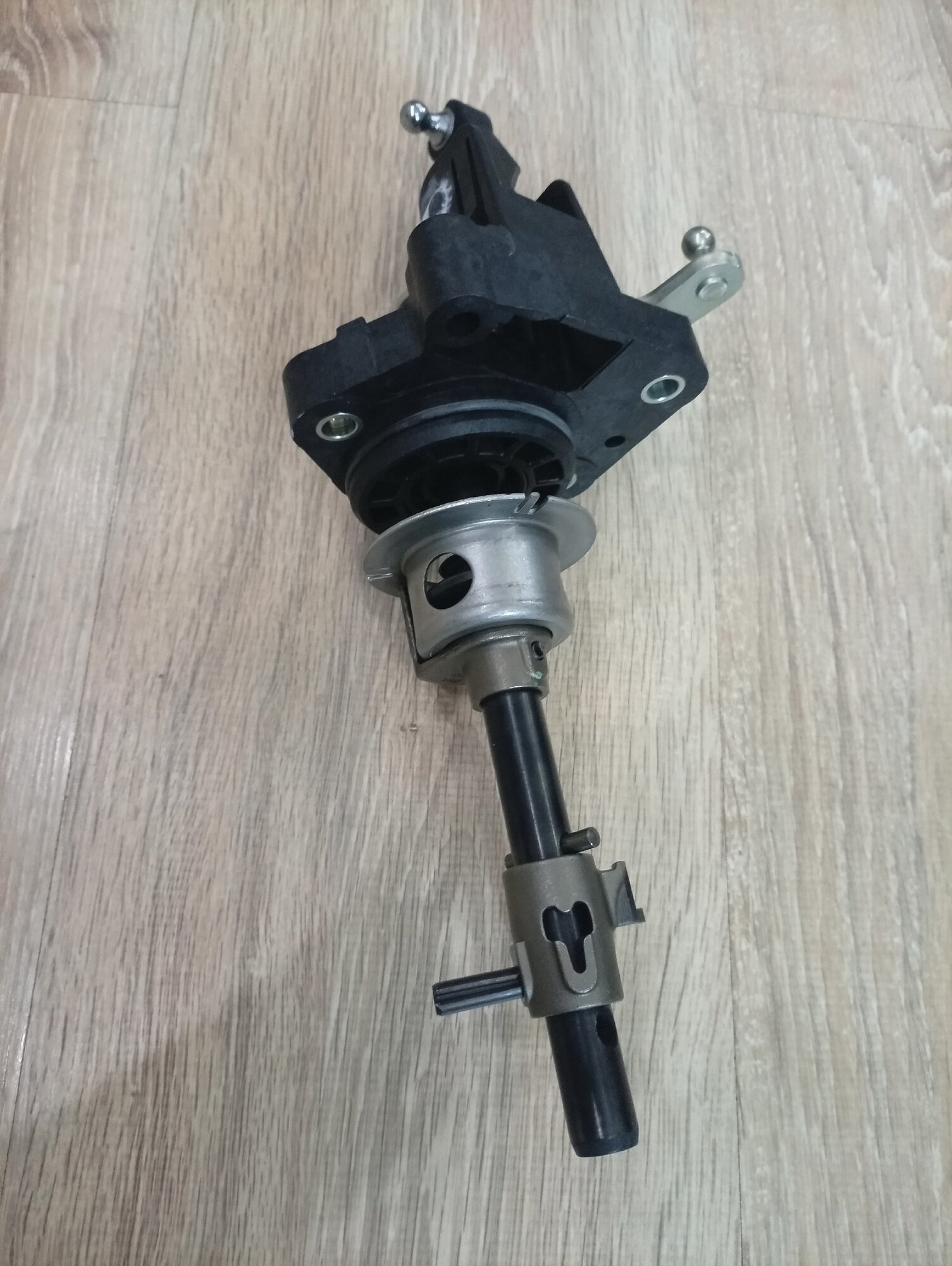 Механизм выбора передач КПП-JR5 328905083R