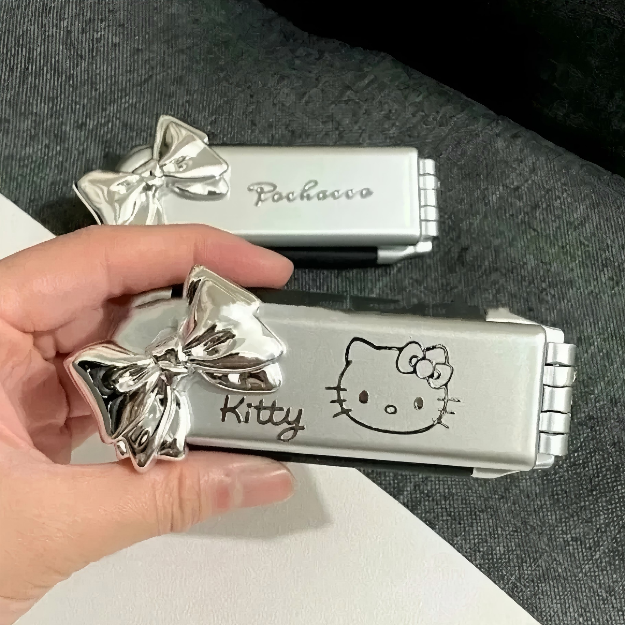 Hello Kitty Портативная складная расческа и зеркало для макияжа 2 в 1.