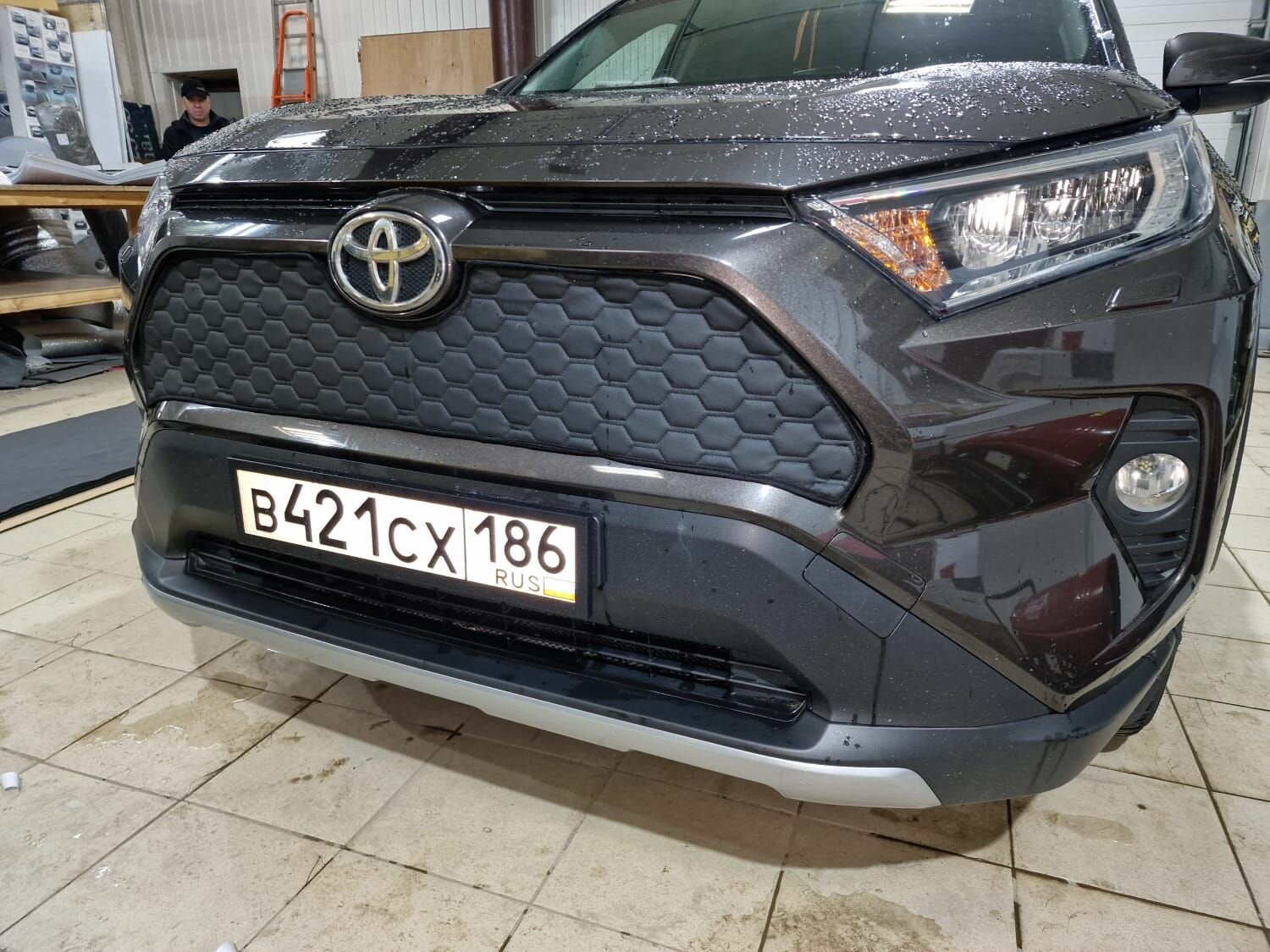 Утеплитель радиатора Экономия топлива Toyota RAV4 Тойота Рав 4 (2018-2023) без парктроников