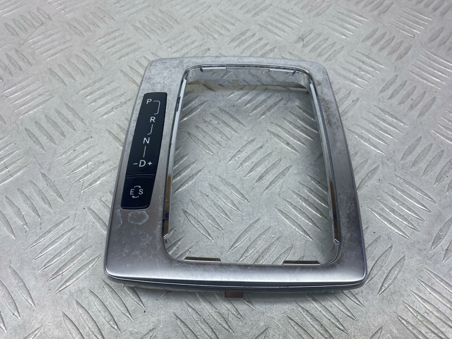 Рамка обрамление кулисы Mercedes-Benz E W212 2011 A2042674488Q1