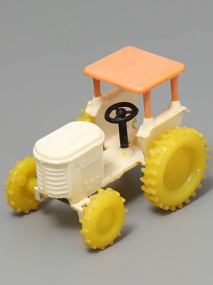 Антикварная игрушечная машинка "Трактор ДТ-20", пластмасса, 1970-е годы, СССР