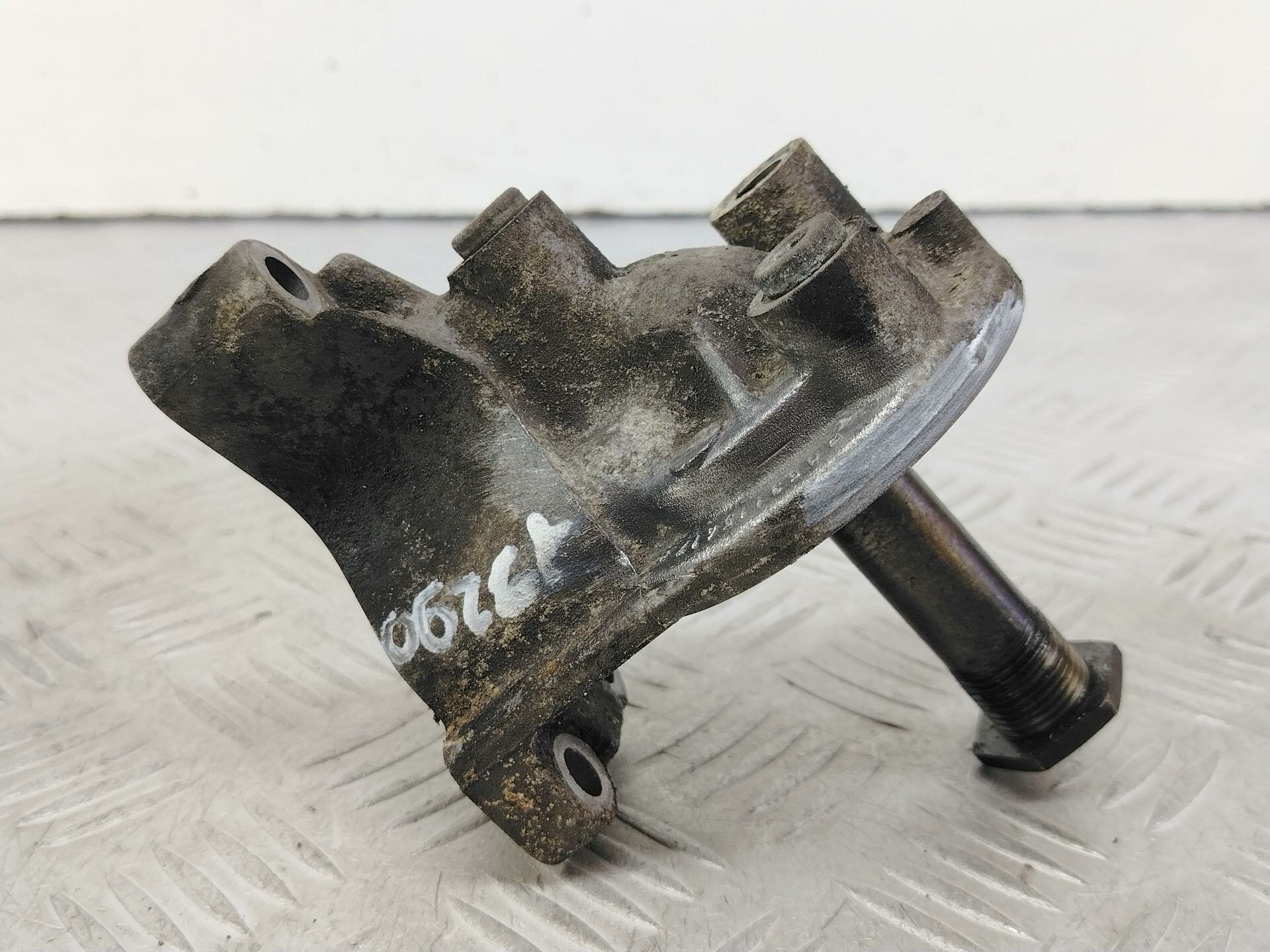 Кронштейн масляного фильтра Volkswagen Passat B3 (1988 - 1993) 053115417A