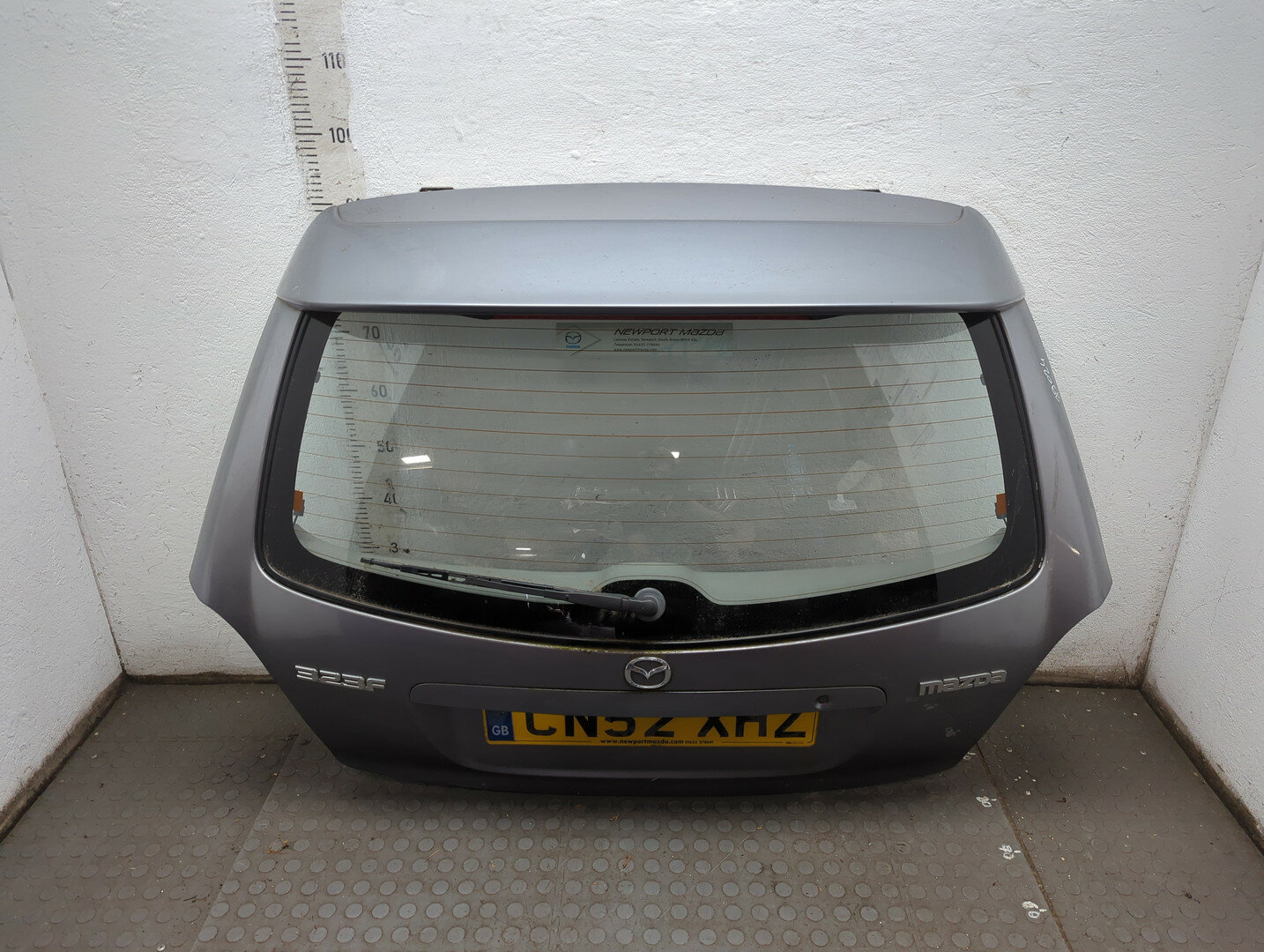 Крышка (дверь) багажника Mazda 323 (BJ) Б/У