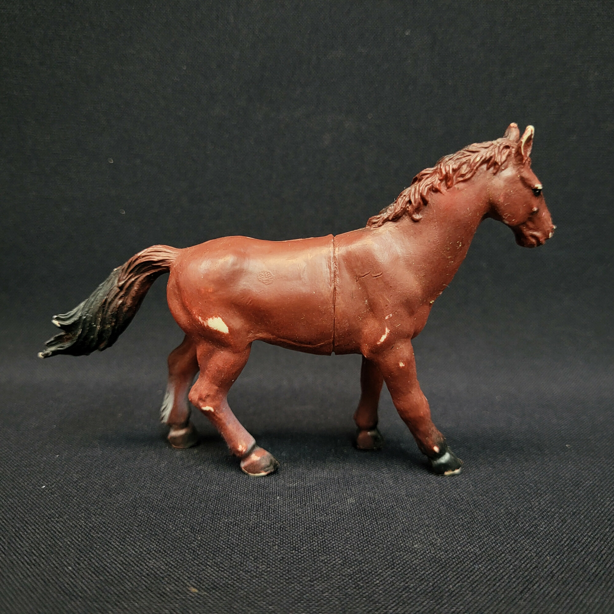 Игрушка винтажная, СССР. Пластмассовая фигурка лошади коричневого цвета для детских игр