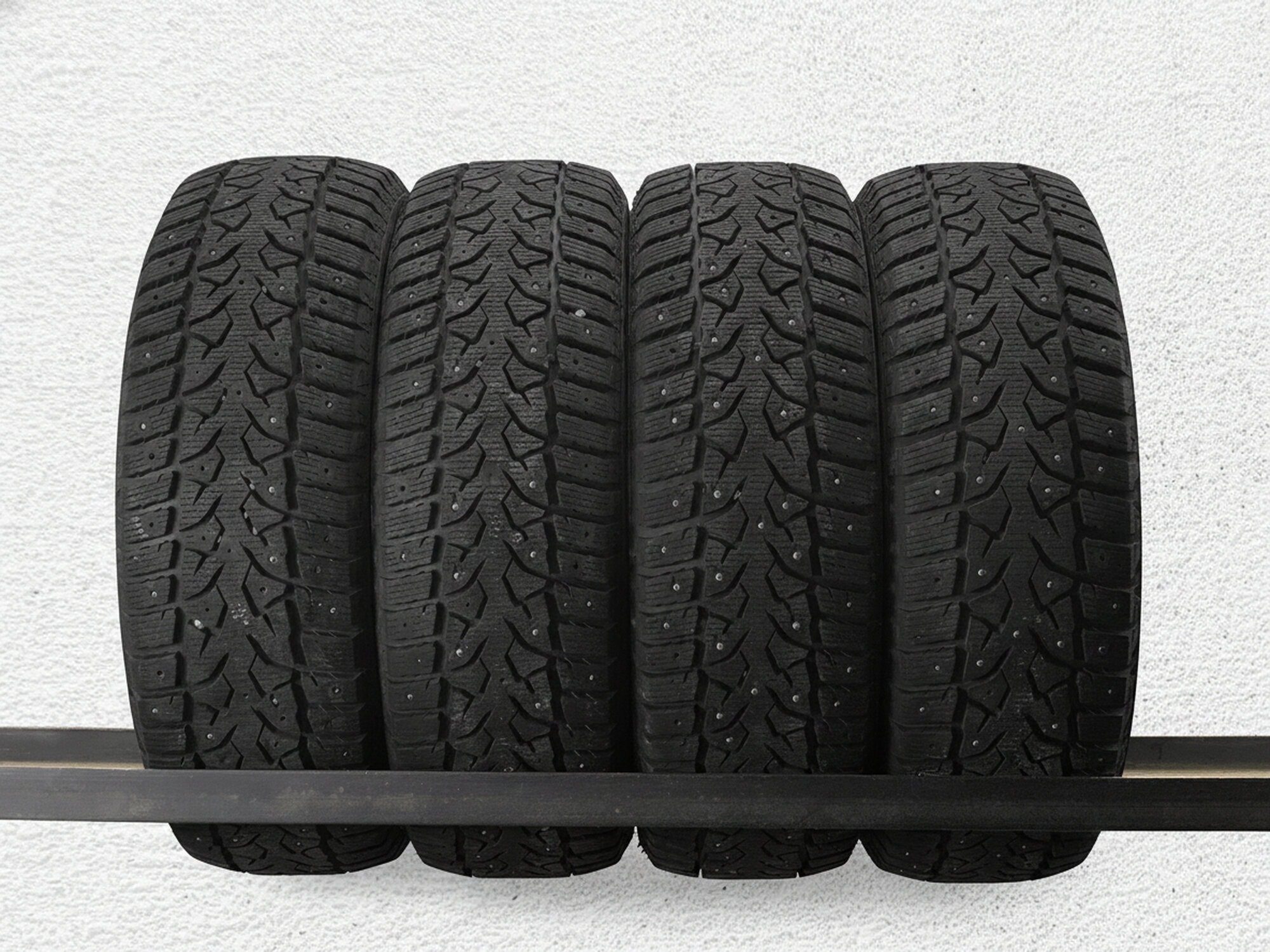 Комплект (4 шт) зимних БУ шин шипованные Aplus A703 225/60 R17 15% износ TSB053883