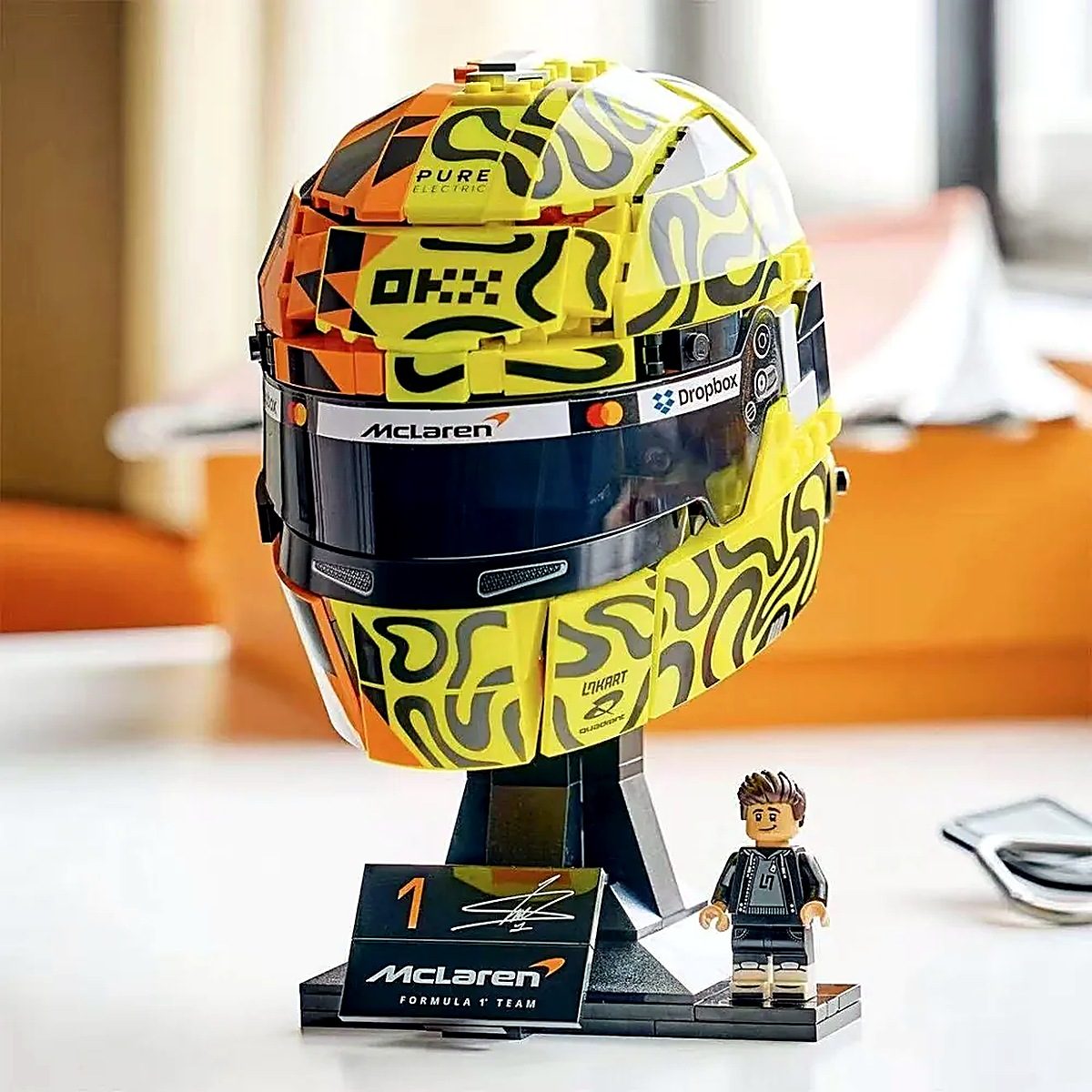 Конструктор шлем McLaren F1 Lando Norris, коллекционный набор с фигуркой