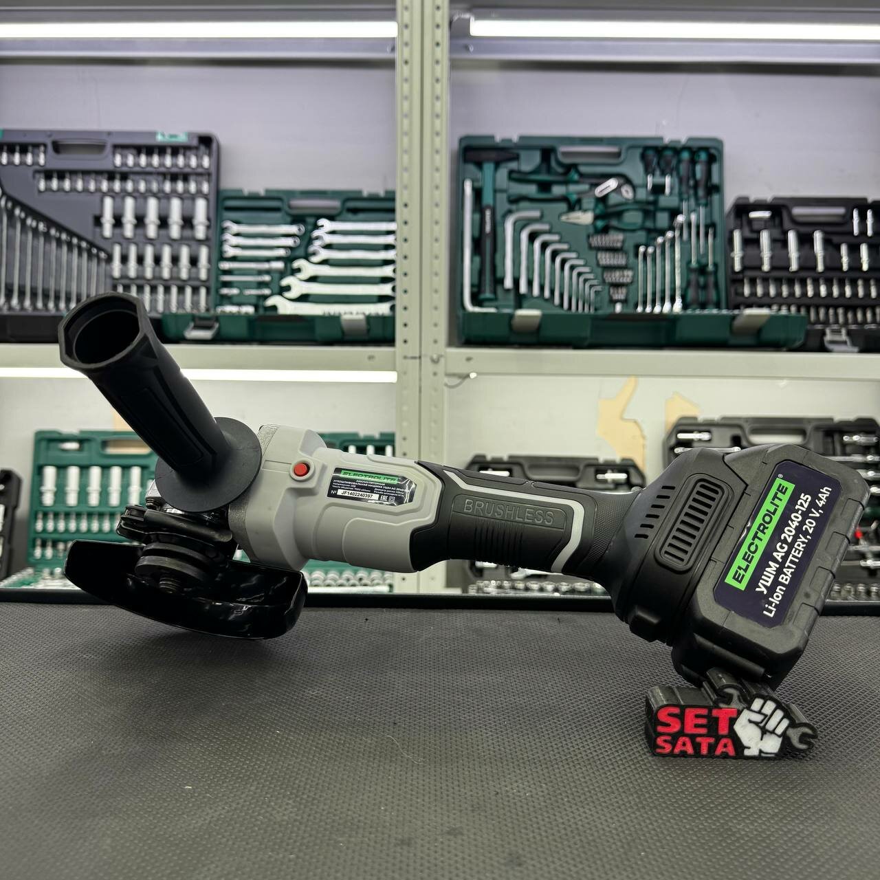 Шлифмашина аккумуляторная ELECTROLITE AG 2040-125, li-ion, 4ач,7000лб/мин, d диска 125мм