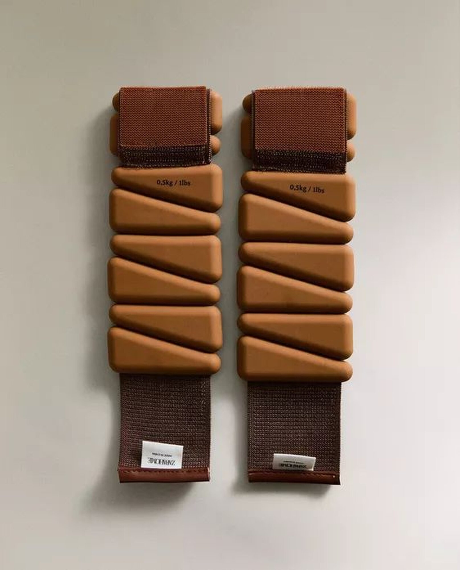Набор утяжелителей для запястий ZARA HOME 3331/043/700 - из силикона с застежкой на липучке (2 х 0.5кг.), 30 х 7 х 1 см, цвет коричневый