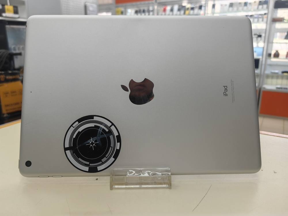 Планшет Apple iPad 9 64 ГБ (2021), Wi-Fi б/у уценка