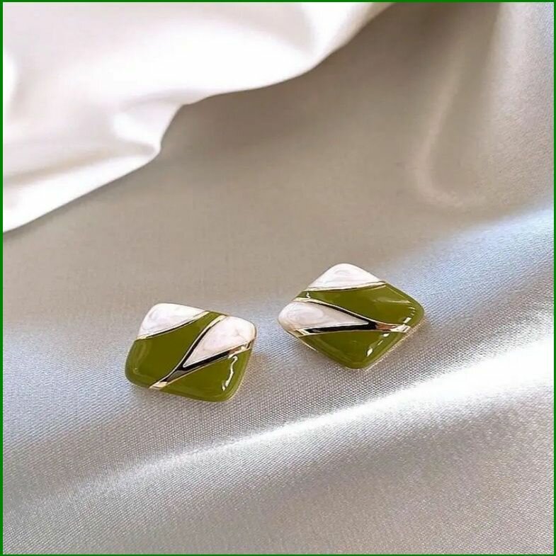Серьги пусеты, эмаль, размер 16 мм, золотой, зеленый — фото 1