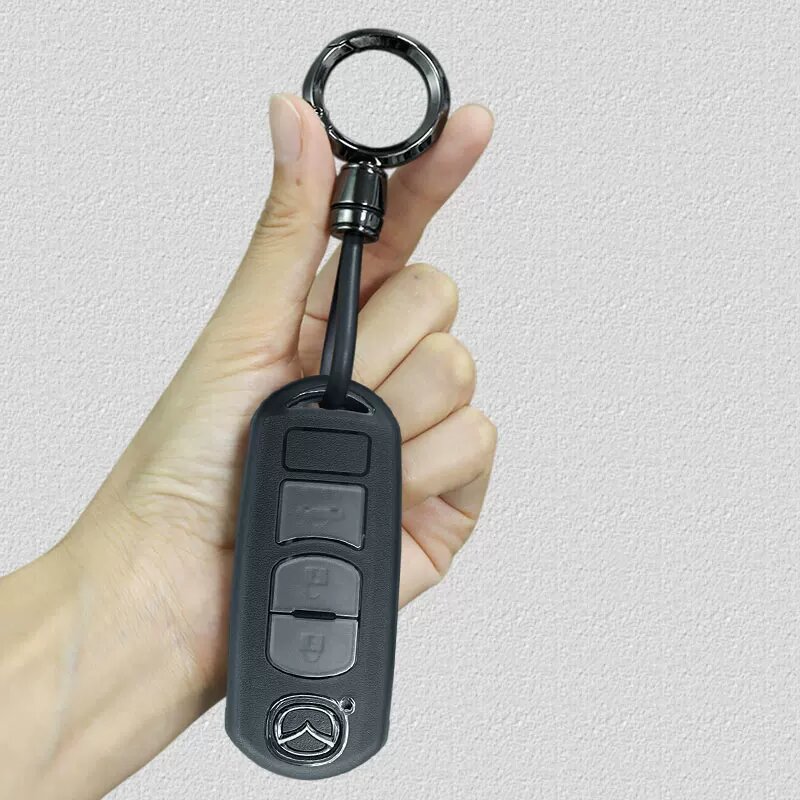 Чехол для ключа Mazda матовый черный с титановой застежкой гранатового цвета для моделей CX-5, CX-30 и Mazda