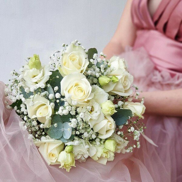 Букет невесты Талисман Флора "Монобукет", роза и лизиантус, круглый, белый, 25 см