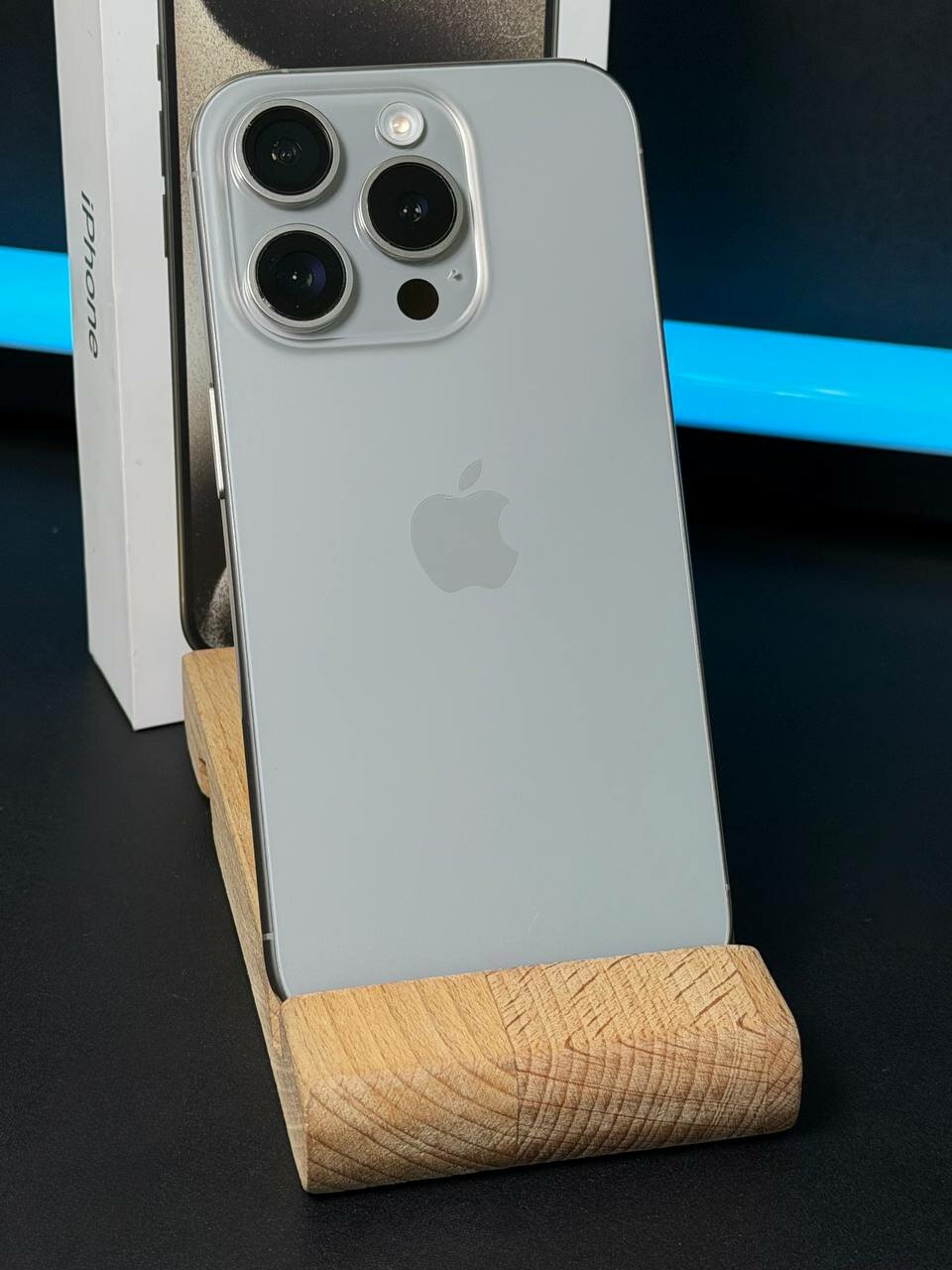 Смартфон Apple iPhone 15 Pro 512 ГБ, nano-SIM + eSIM, натуральный титан