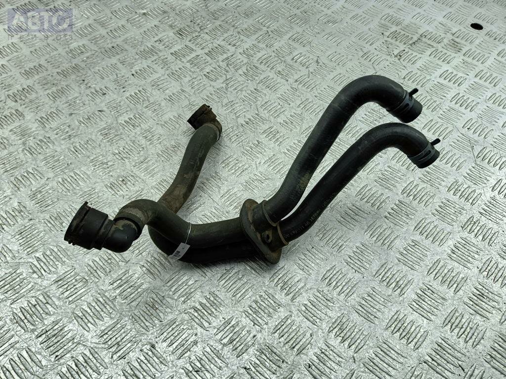 Патрубок отопителя (печки) Volkswagen Passat B5+ (GP)