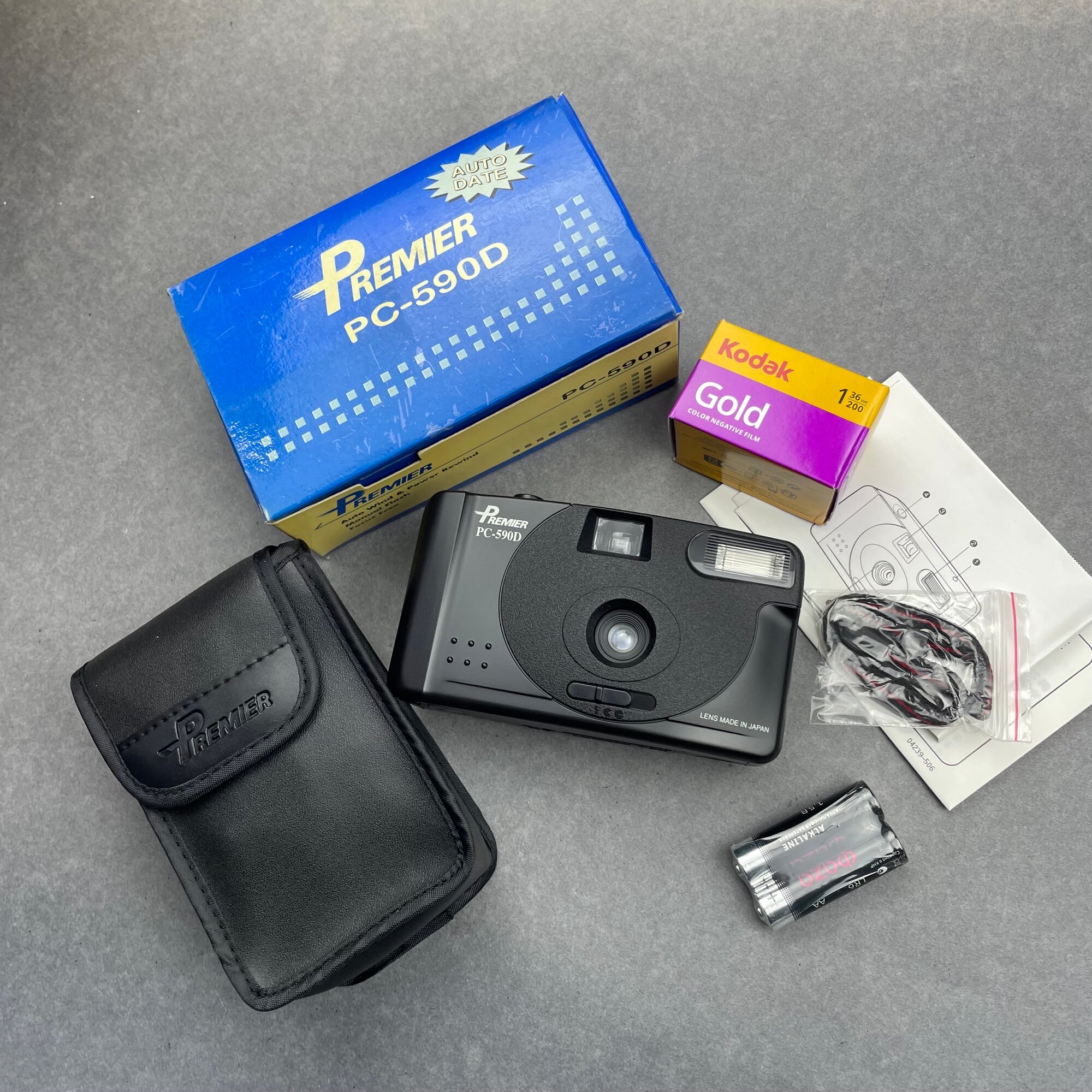 Винтажный пленочный фотоаппарат Premier PC-590 с фотоплёнкой Kodak Gold 200