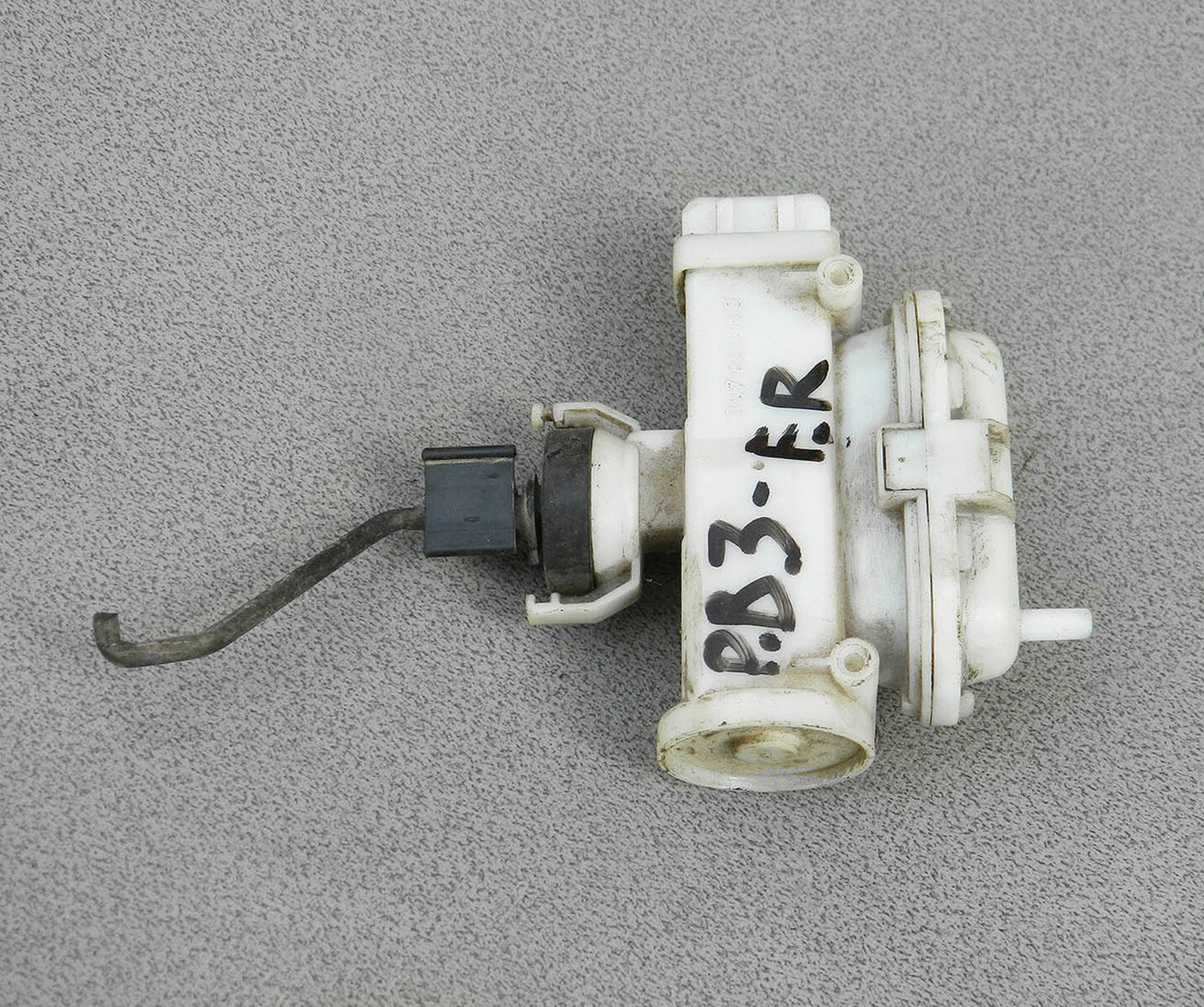Активатор замка двери VW Passat B3 357862153