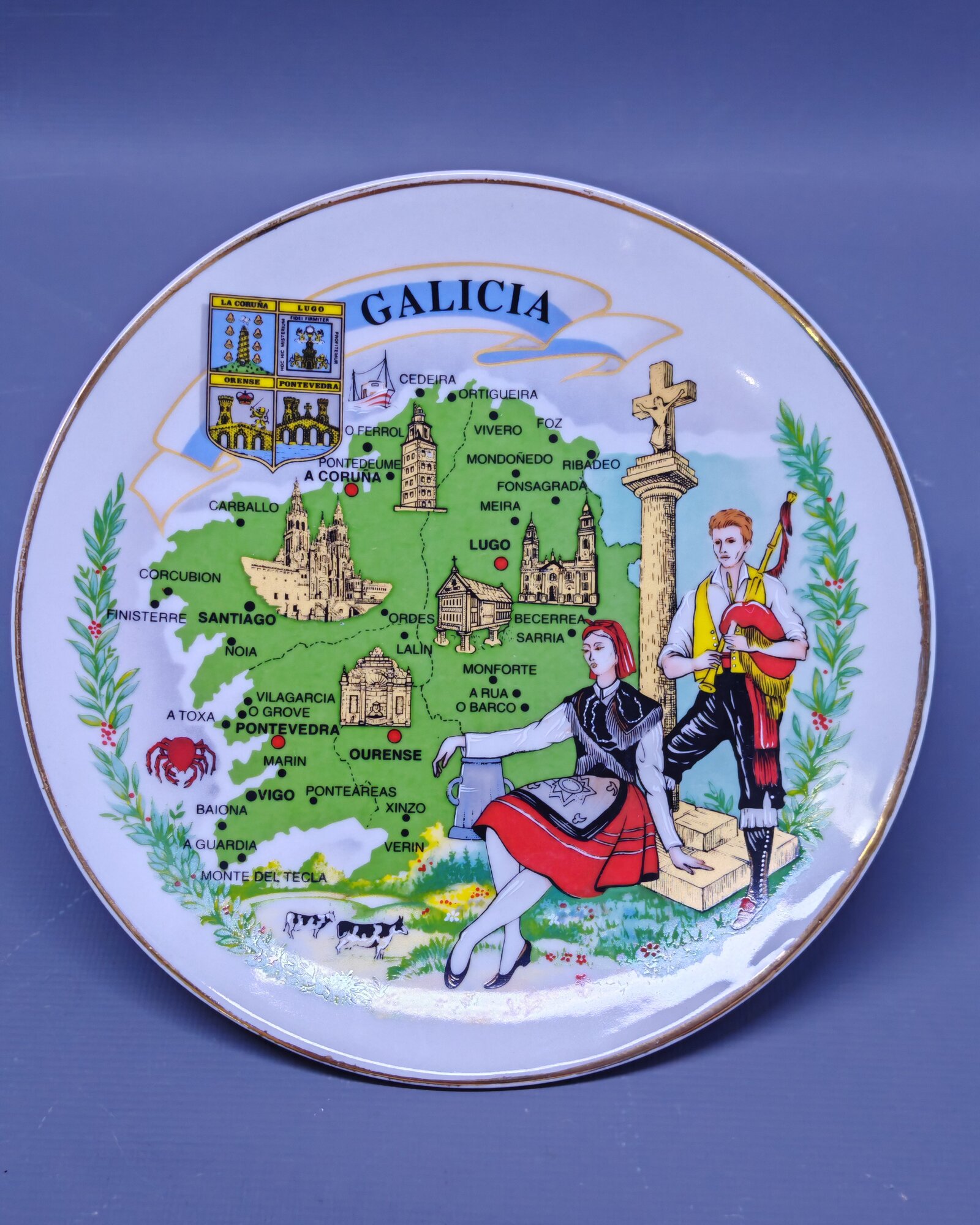 Декоративная настенная тарелка Galicia, фарфор. диаметр 20 см.