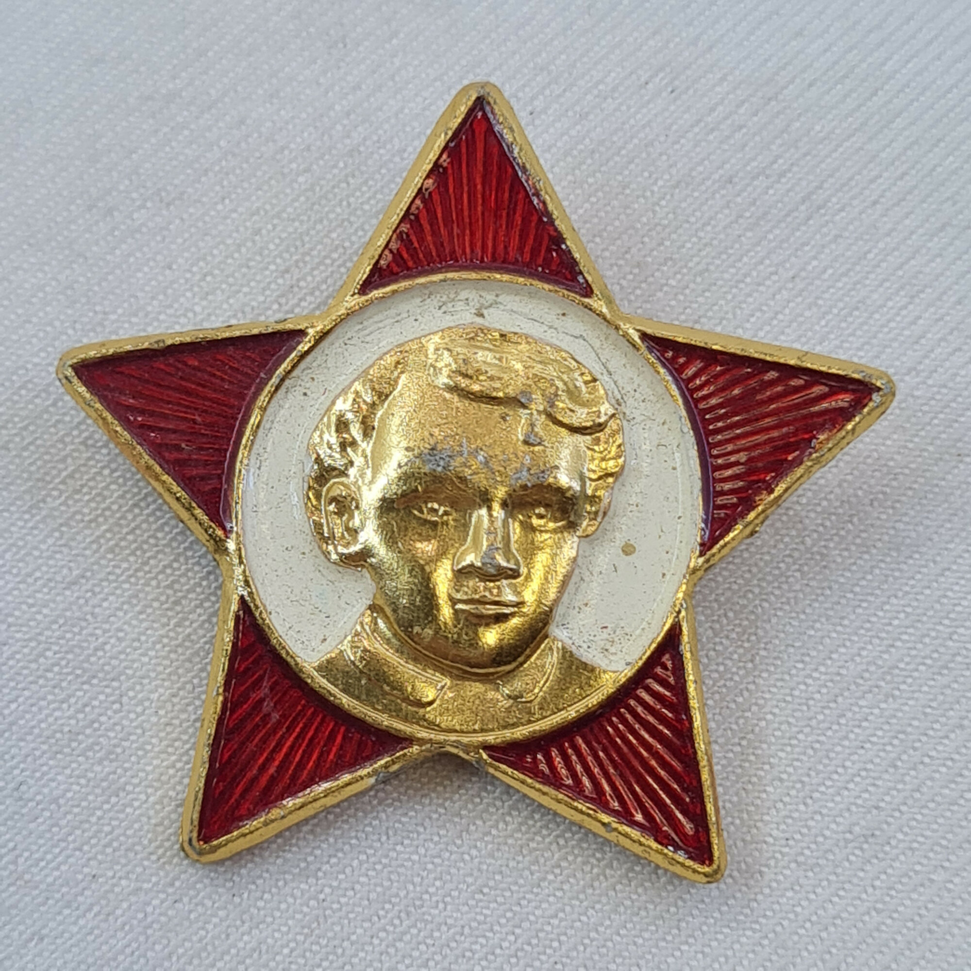 Значок СССР. Красная звезда, портрет Юрий Гагарин, космос. Винтажный значек.