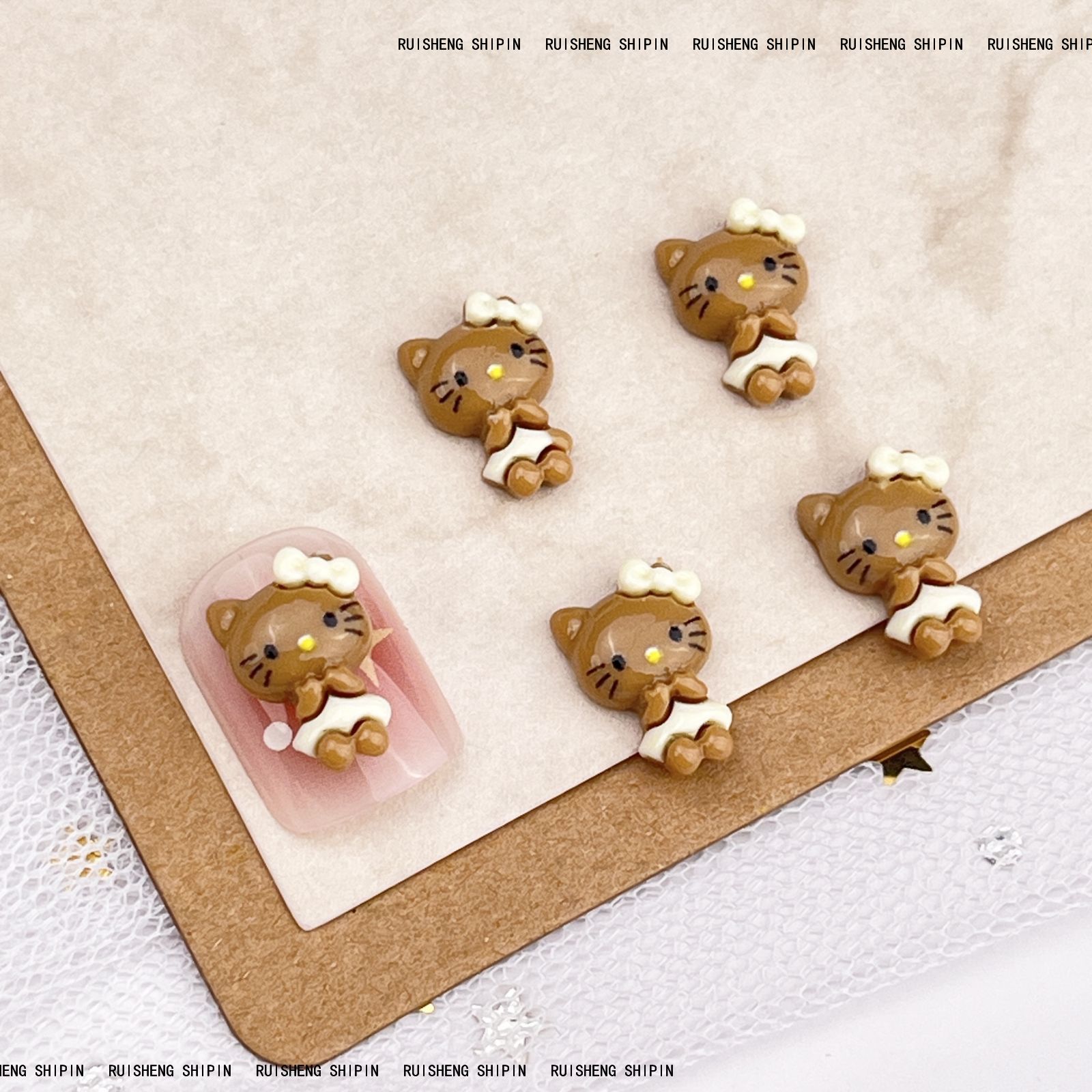 Наклейки Hello Kitty в бежевом ряду с короткой юбкой для ногтей, готовые к использованию
