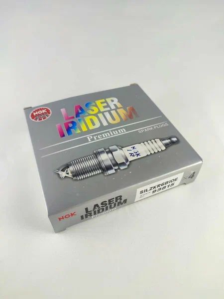 Свеча зажигания иридиевая NGK LASER IRIDIUM (япония) NGK 93815 (SILZKR6B10E) для хюндай, КИА, HYUNDAI i40 (11-), ix35 (10-) (1.6), KIA Rio (11-) (1.4), Sportage (10-) (1.6)