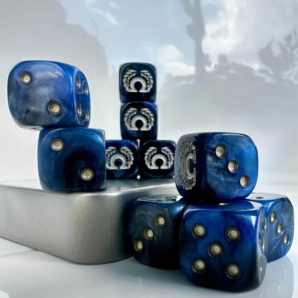 Синие кубики Ultramarines / Ультрамарины для Warhammer 40K пластиковые игровые кости D6 из экологичной смолы