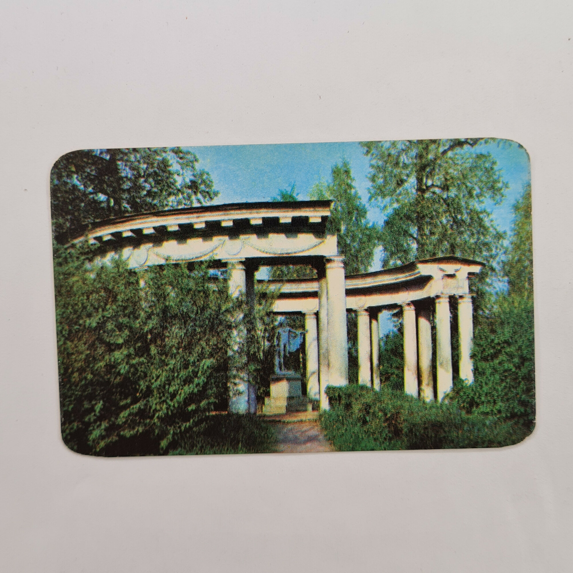 Карманный календарик 1977. Архитектурный памятник в зелёном парке. Календарь винтажный