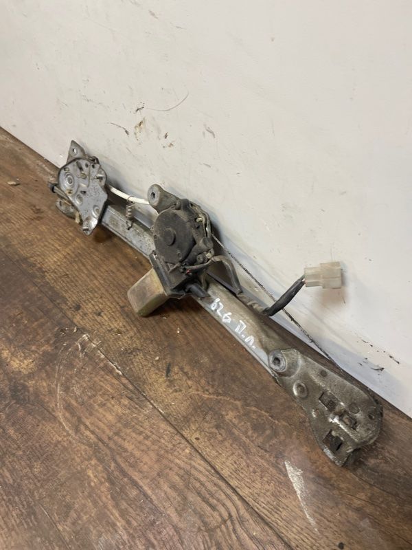 Стеклоподъемник пер. лев. mazda 626 36201-61631 Б/У с пробегом