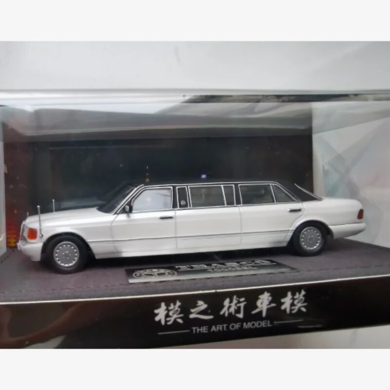 Статичная модель автомобиля WELLY TRASCO 1000 SEL 1:64