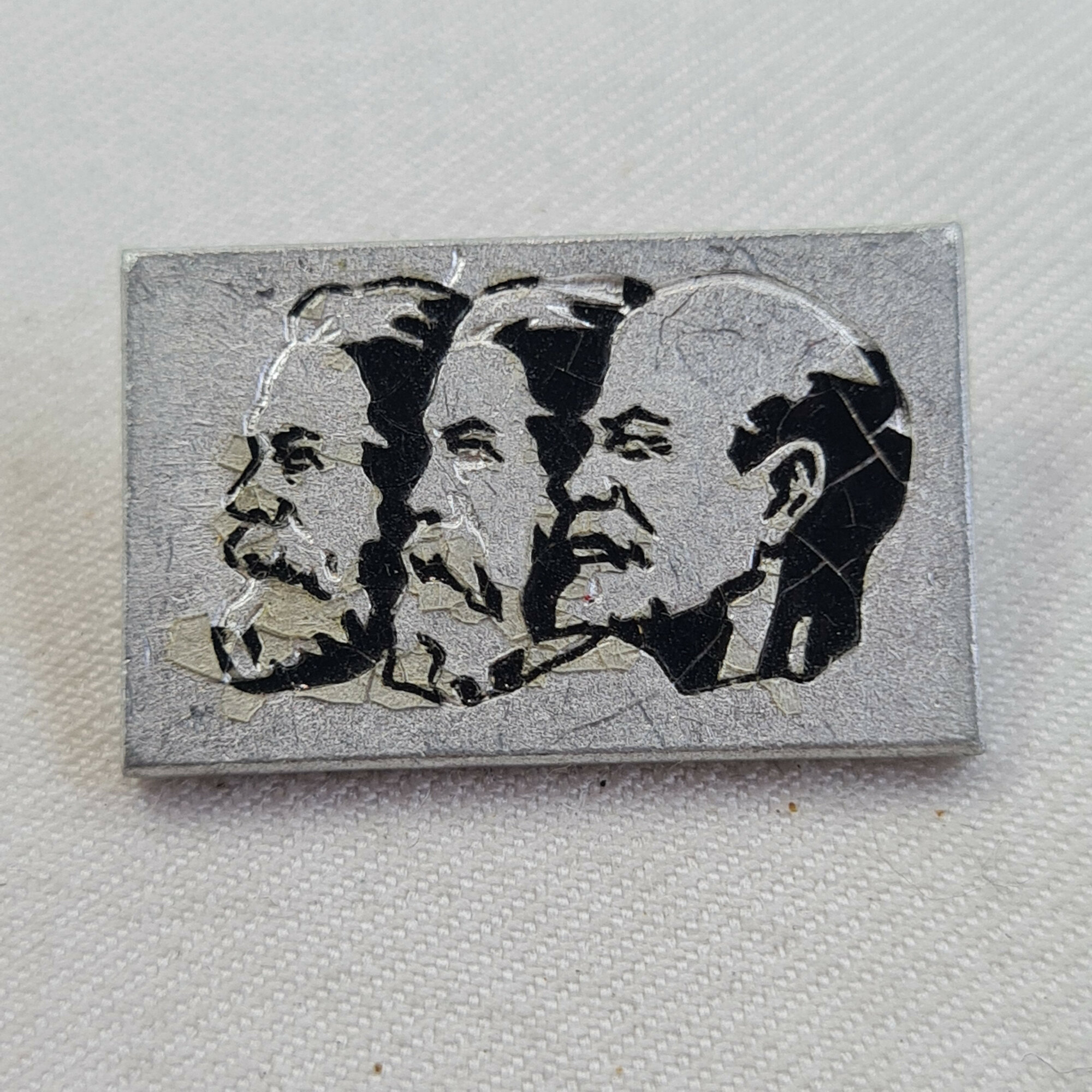 Значок СССР. Маркс, Энгельс, Ленин, революционная тематика. Винтажный значек.