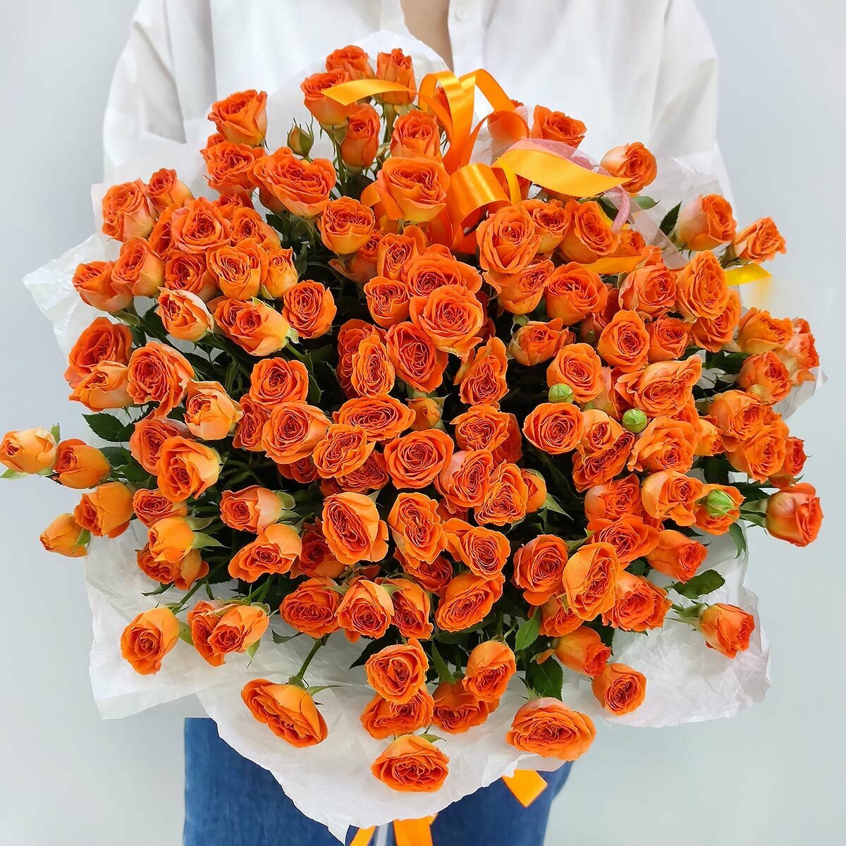 Монобукет "Оранжевые розы", 25 шт, на стеблях, 40 см, пленка/бумага тишью