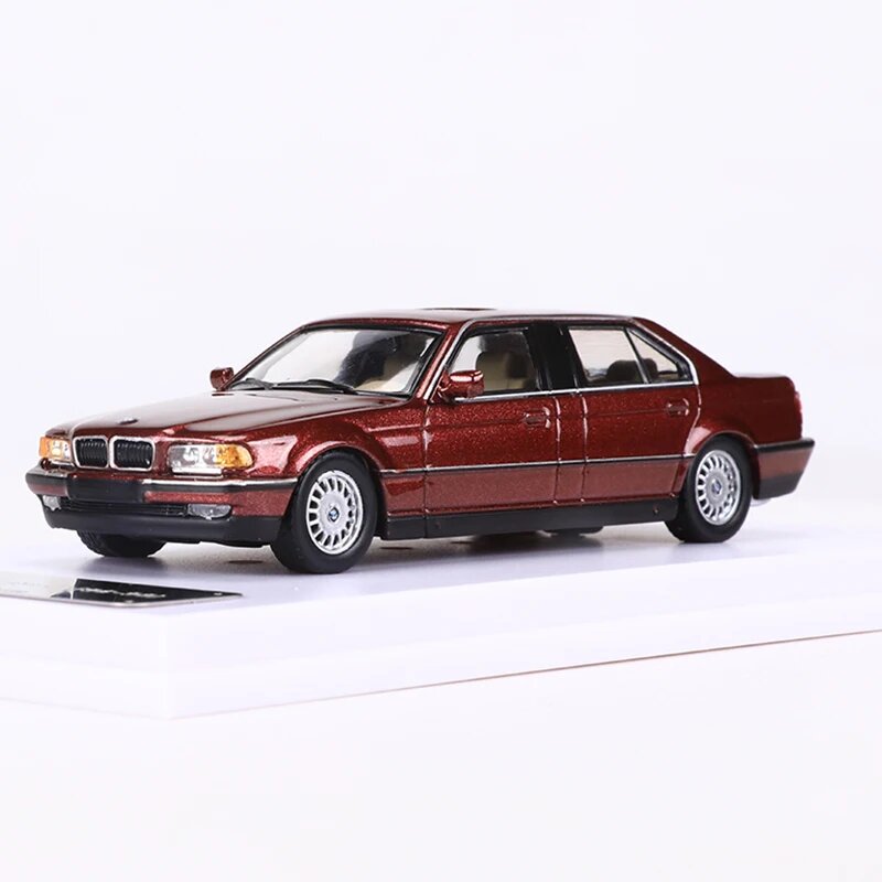 BMW E38 7-Series Red 96-98, 1:64 металлическая модель