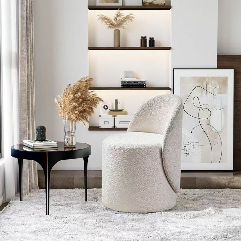 Пуф кремовый со спинкой — стильное дизайнерское кресло-банкетка для спальни, прихожей и туалетного столика