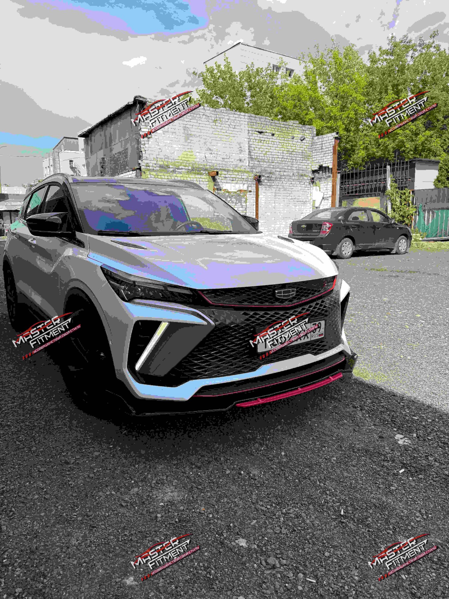 Губа сплиттер переднего бампера geely coolray черный глянец + красный