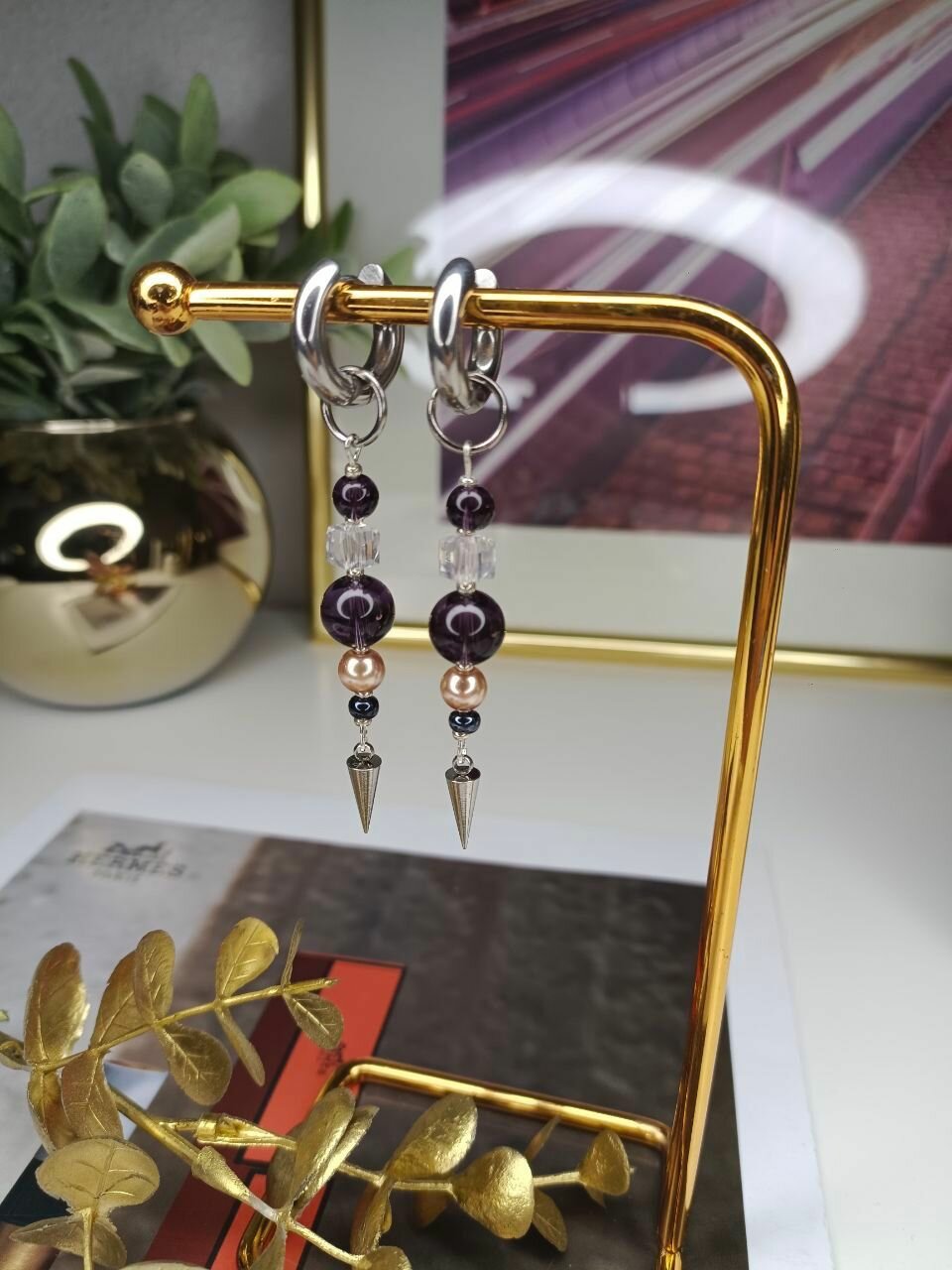 Серьги Amo Venezia, кристаллы Swarovski, стекло, бежевый, фиолетовый, серебряный — фото 1
