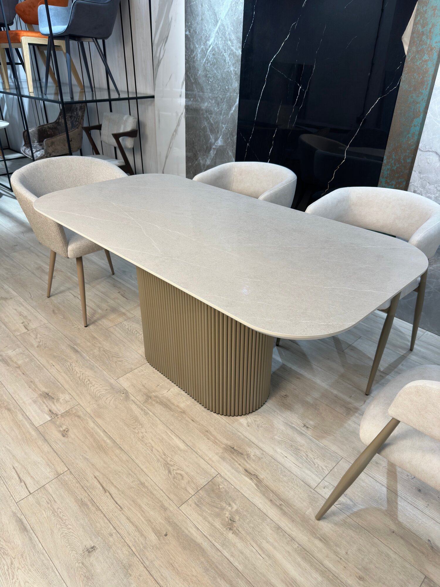 Стол кухонный Mesa design Tuberia 140x80 см, прямоугольный, керамогранит, бежевый сатин/золото, подстолье металл