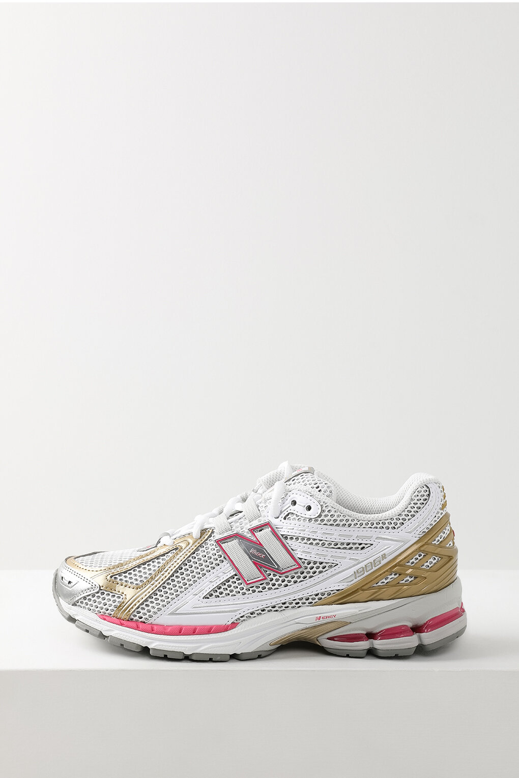Кроссовки New Balance, размер 4,5, серебряный