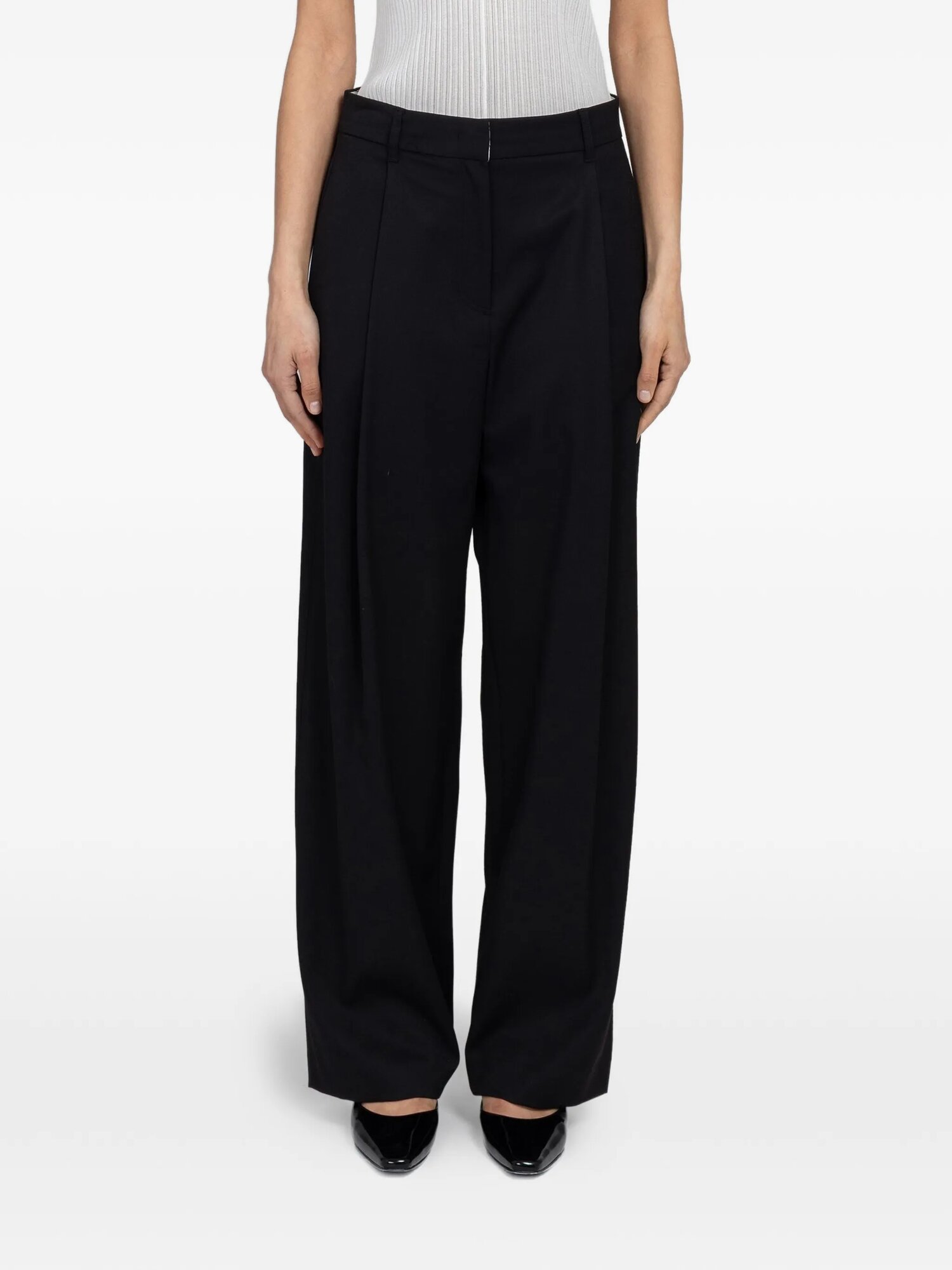 Брюки Wide-leg tucked trousers