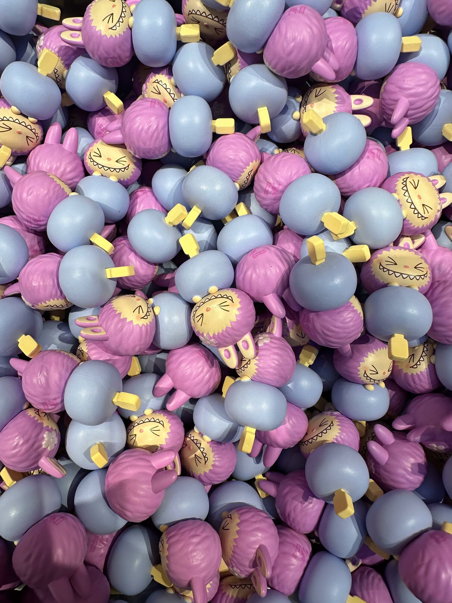Бесплатный клей-гель при покупке от 30 единиц. Серия милых фигурок Bubble Mart Cute Little Sakura Sweetheart.