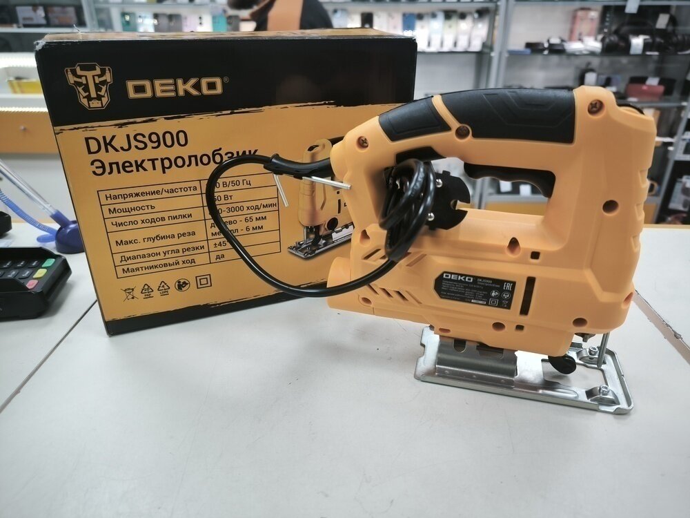 Лобзик DEKO DKJS900, подключение пылесоса, скобовидная рукоятка, мощность 850Вт